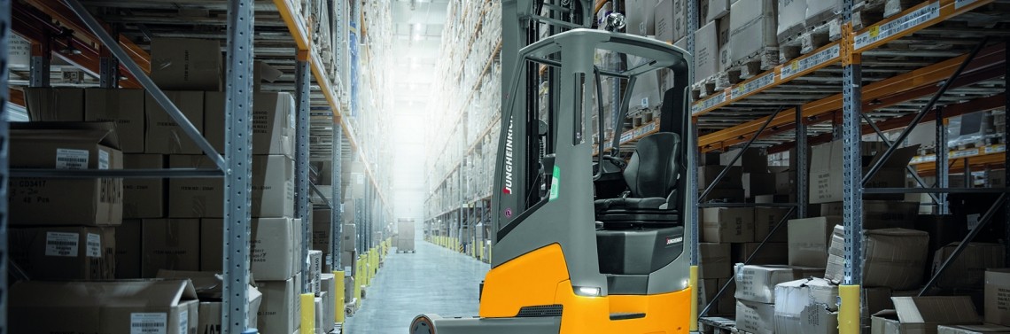 Reach truck doładowany technologią li-ion. Nowy wózek ETV 216i od ...